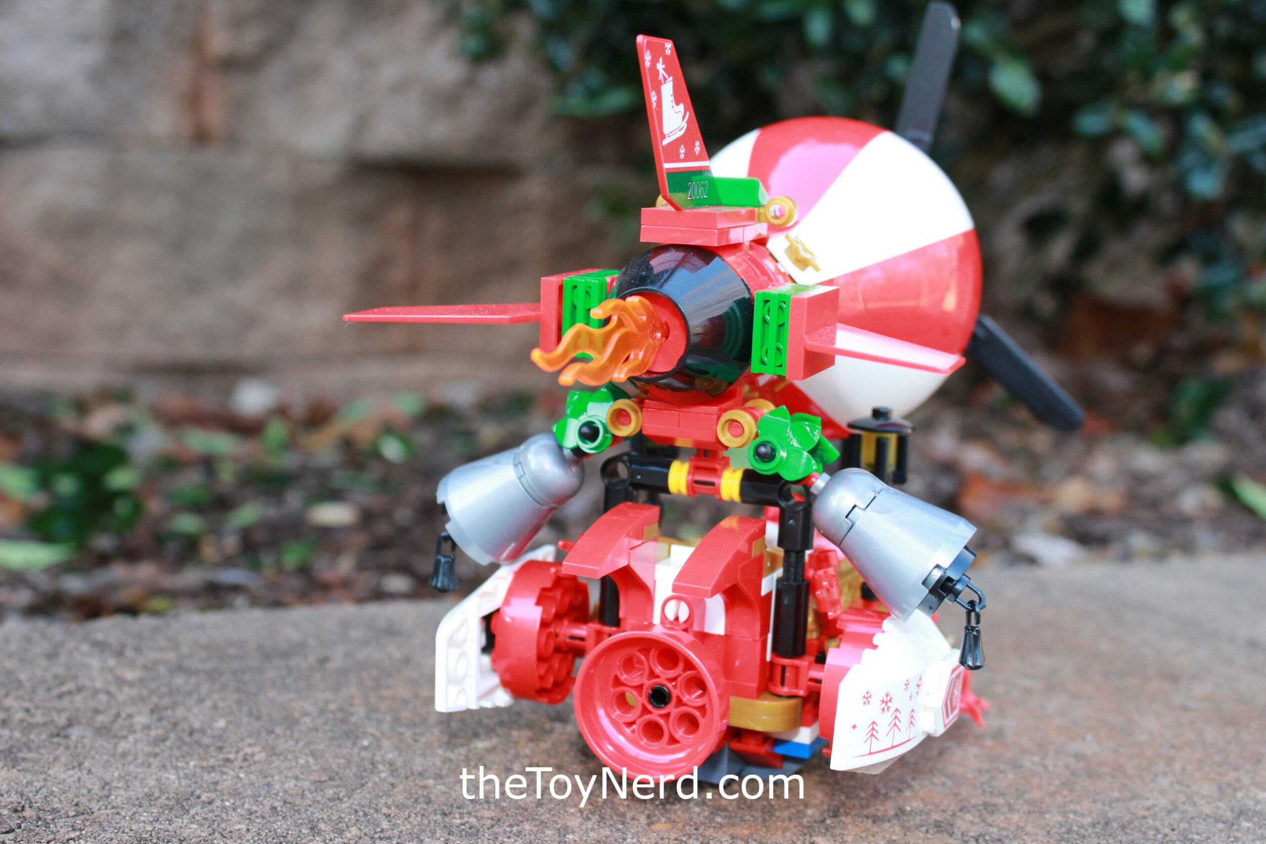 Off-Brand Lego-Compatible Christmas Blimp Review - Toy Photography ...