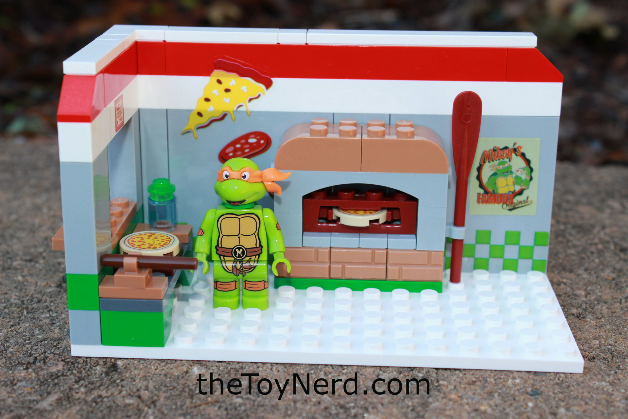 Snap & Switch TMNT Construction Set Pizza Parlor with Mikey (with Pizza ...
