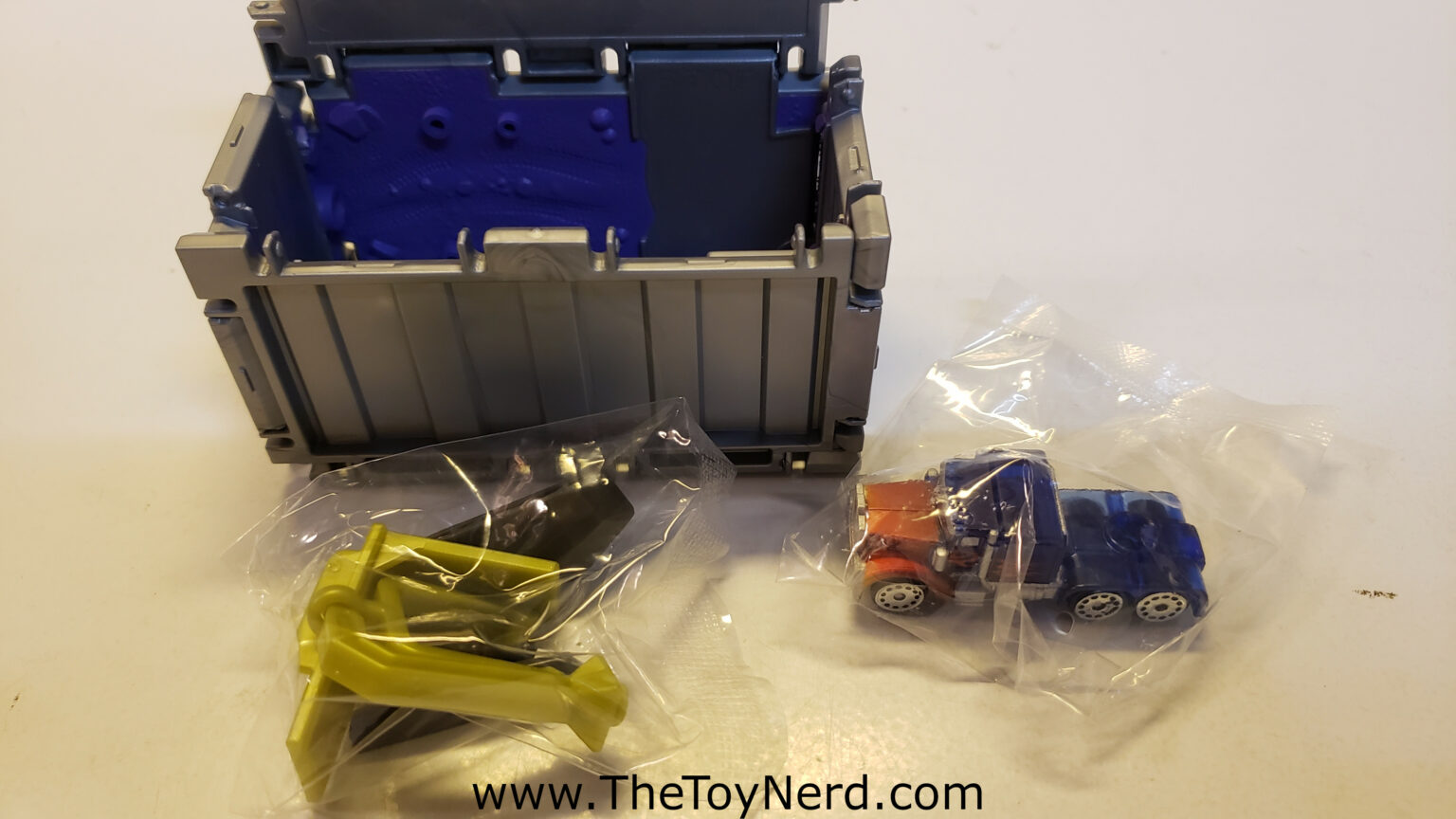 Micro Machines Transformers Mystery Pack Series 1 Review (1B-02 Optimus ...